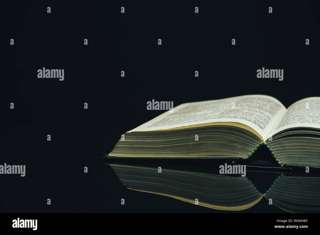 Open bible and candle hi-res stock photography and images - Alamy