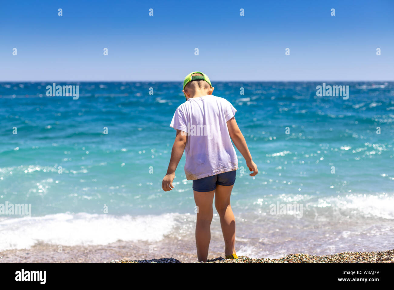 Boy on the shore hi-res stock photography and images - Alamy