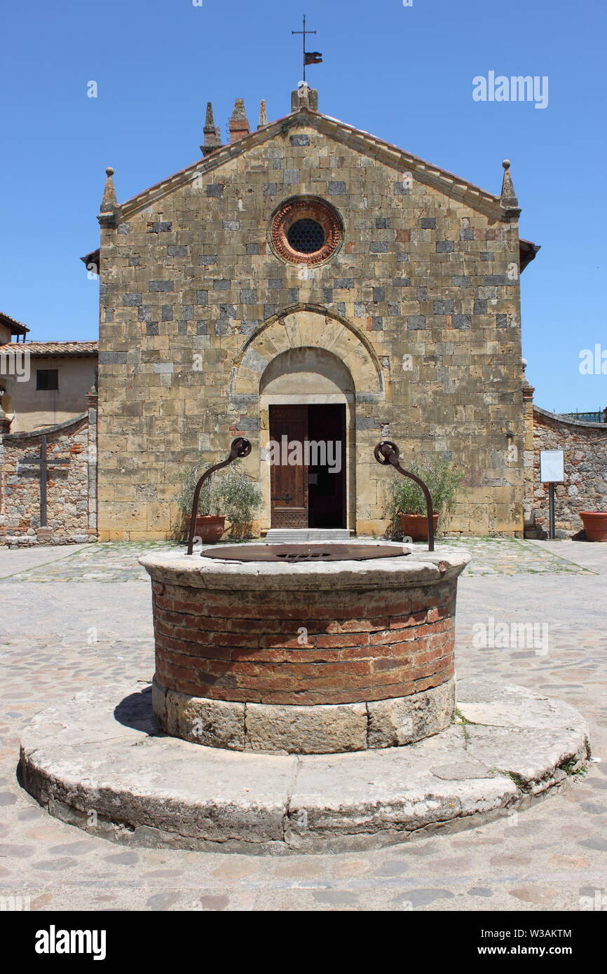 Cityscape of the medieval village of Monteriggioni in Tuscany, Italy ...