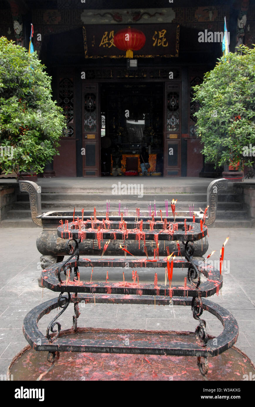 Hunyuan Hall at the Green Ram Temple or Green Goat Temple in Chengdu ...