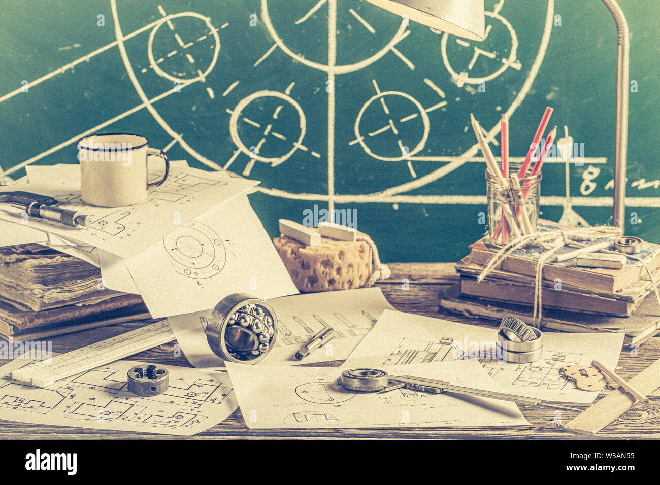 Vintage desk engineer mechanical hi-res stock photography and images ...