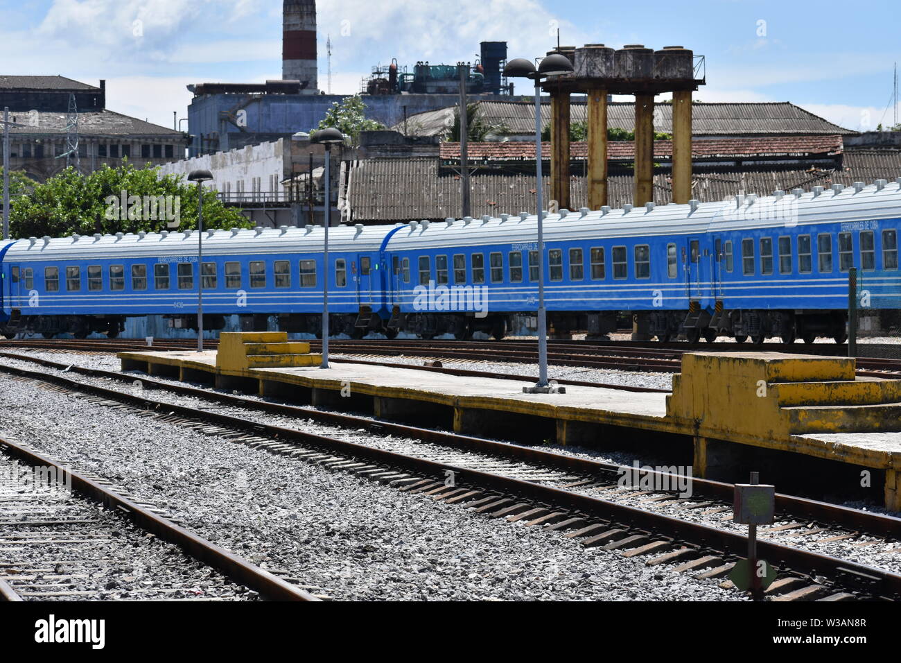 (190714) -- HAVANA, July 14, 2019 (Xinhua) -- A train made up entirely ...