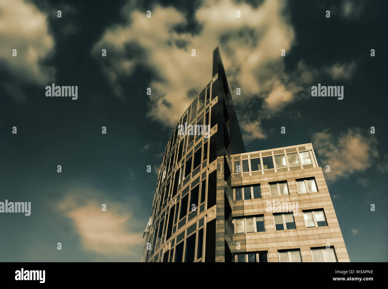 Two tone facade hi-res stock photography and images - Alamy