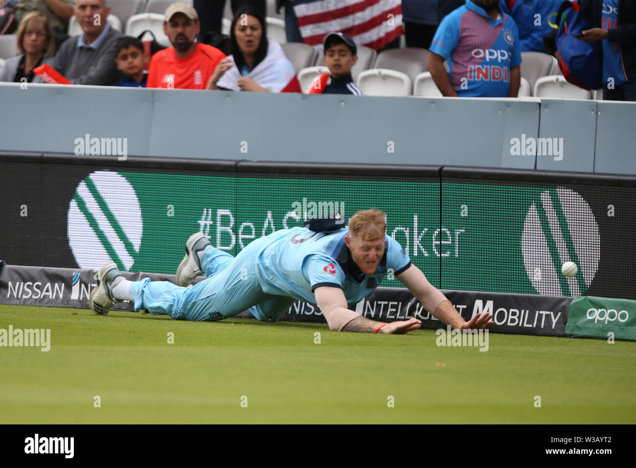 Boundary Cricket High Resolution Stock Photography and Images - Alamy