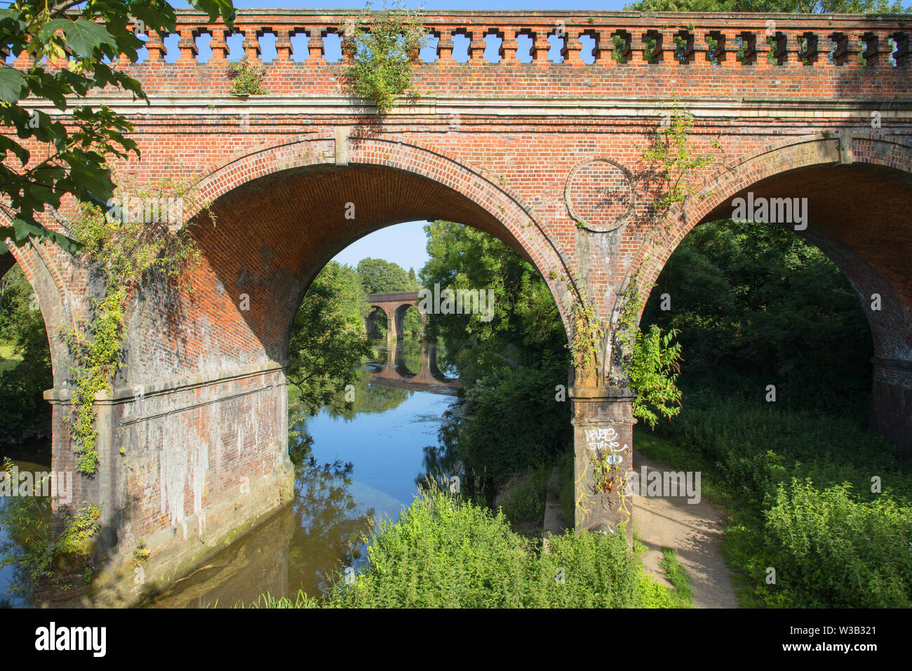 Bridges across river hi-res stock photography and images - Alamy