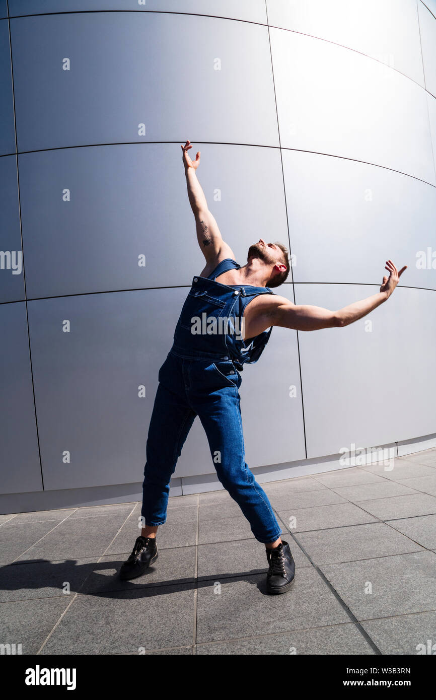 Man dancing upside down street hi-res stock photography and images - Alamy