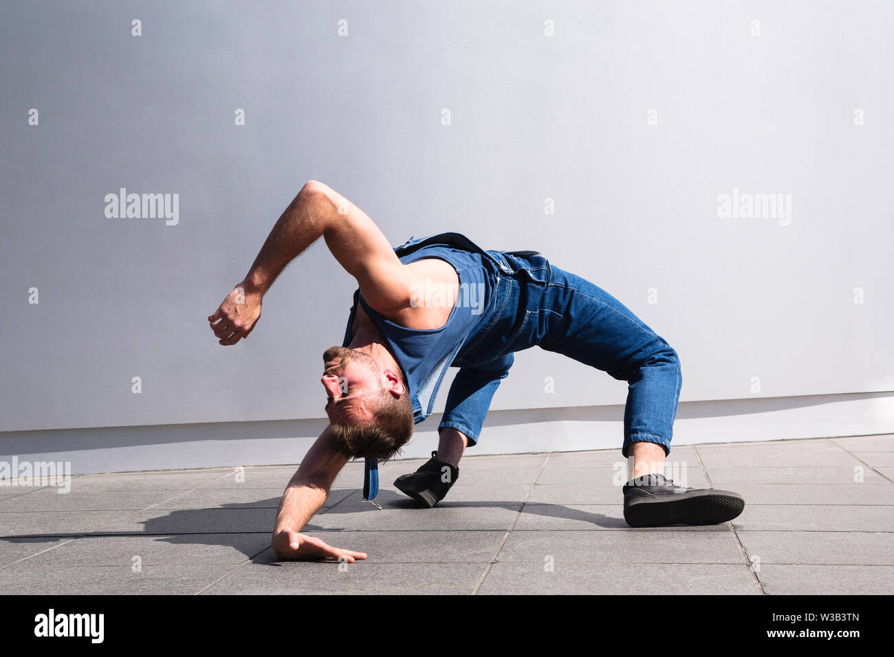 Bridge pose acrobatic exercise hi-res stock photography and images - Alamy