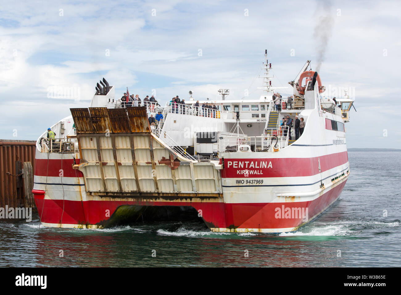 Emissions from the Gills Bay, St Margarets Hope car ferry between ...