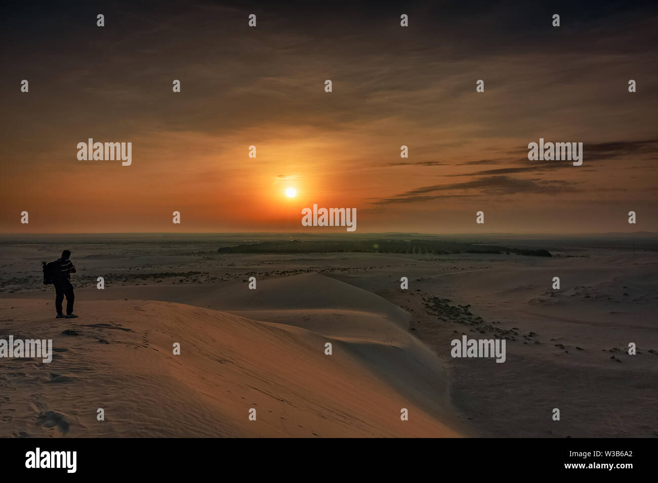 Adventure Photographer in Desert Dammam Saudi Arabia Stock Photo - Alamy