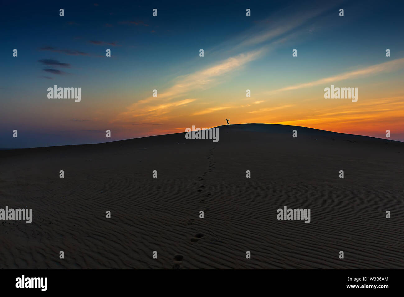 Adventure Photographer in Desert Dammam Saudi Arabia Stock Photo - Alamy