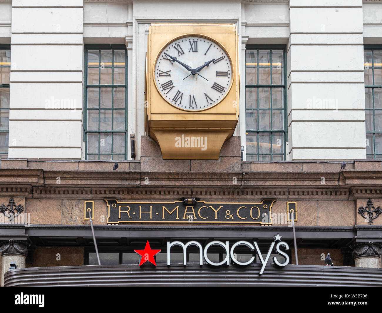 New York City, NY, USA - October 16, 2013: the traditional store front ...