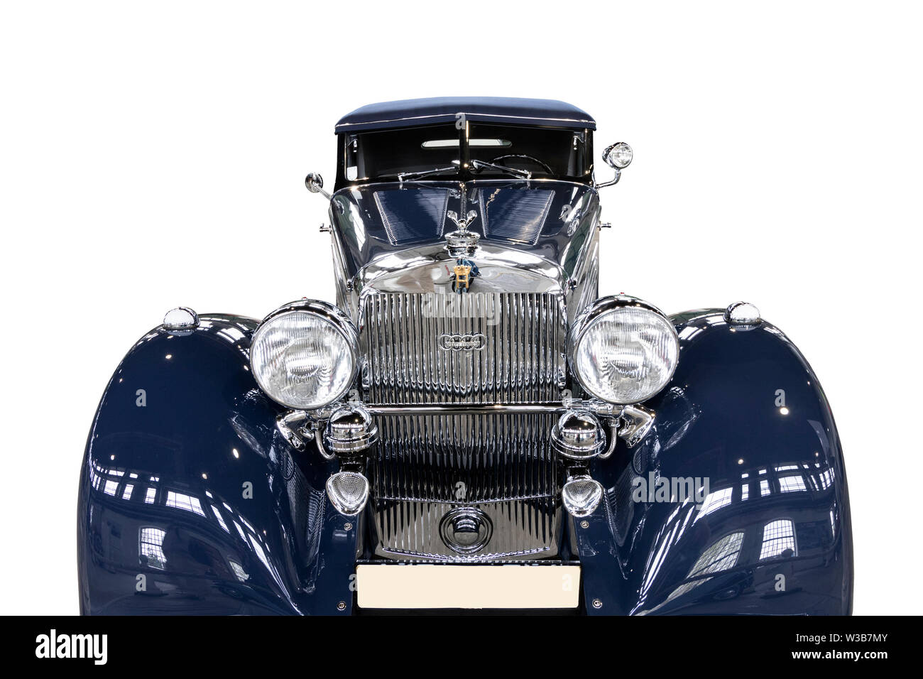 Luxury car front view isolated hi-res stock photography and images - Alamy