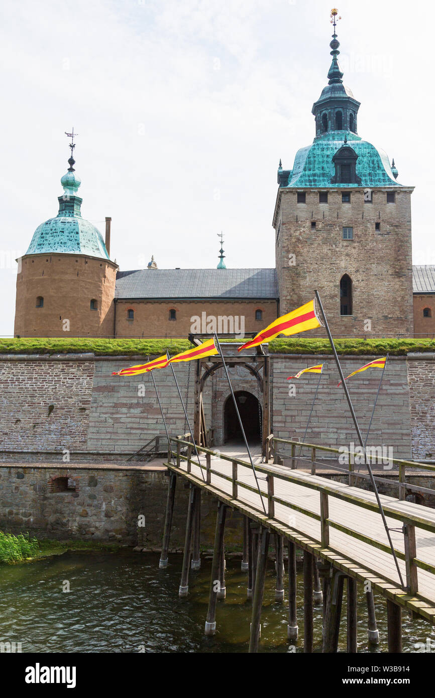Drawbridge moat hi-res stock photography and images - Alamy