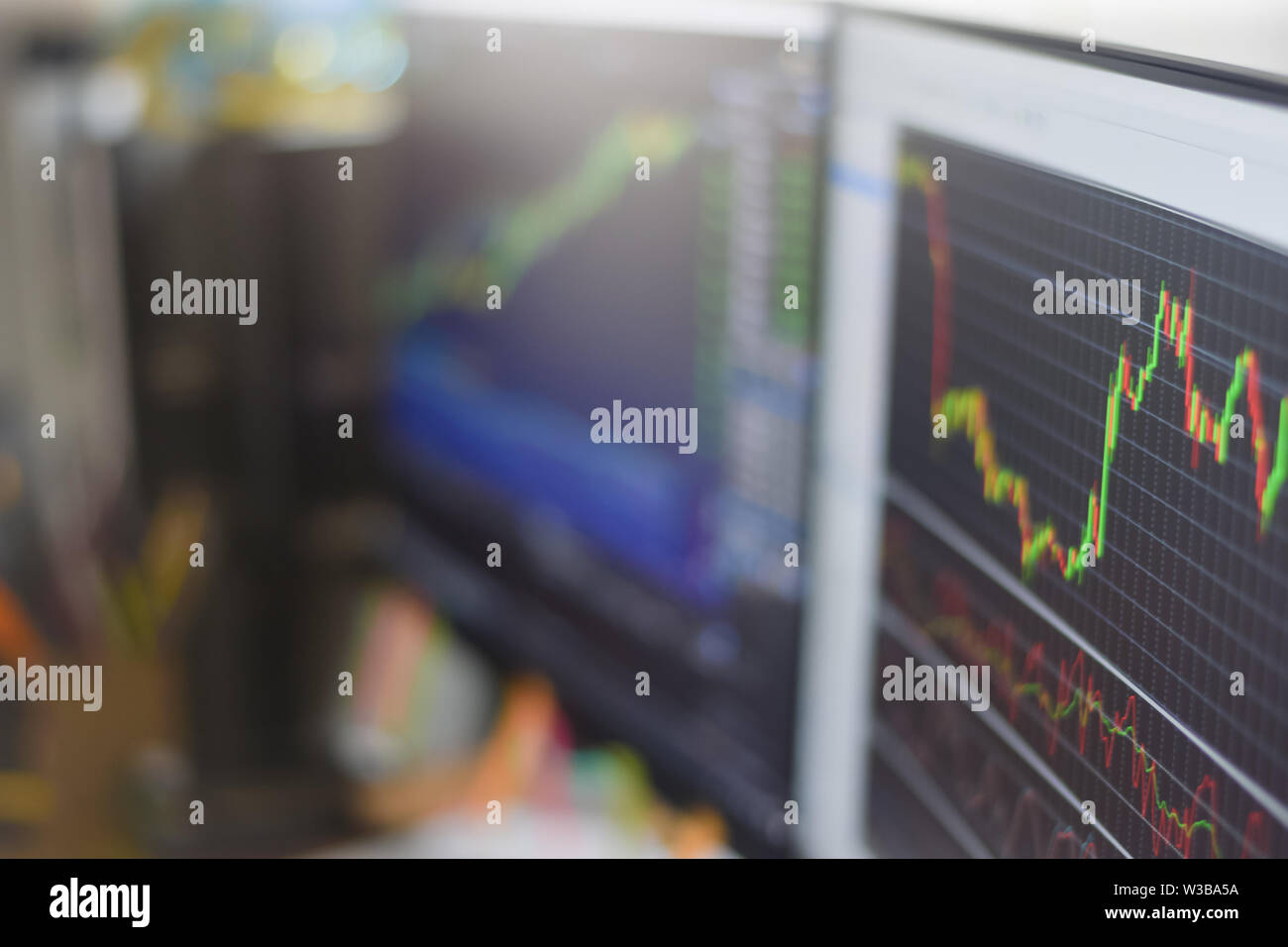 Stock market screen chart hi-res stock photography and images - Alamy