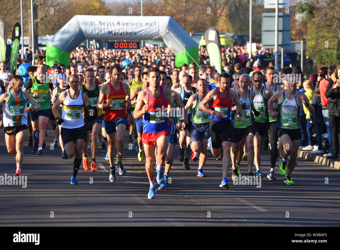 Female marathon runner start hi-res stock photography and images - Alamy