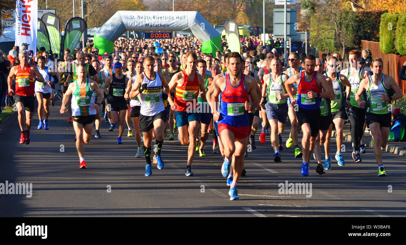 Half marathon road race hi-res stock photography and images - Alamy