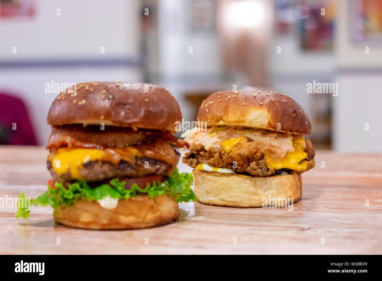 Burger food styling hi-res stock photography and images - Alamy