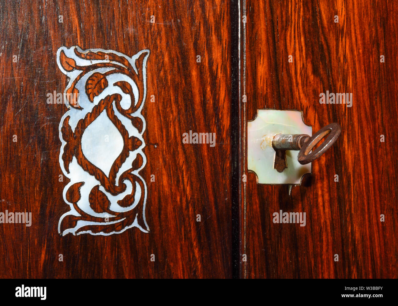 Box Top in Rosewood with Mother of Pearl inlay and escutcheon and Key ...