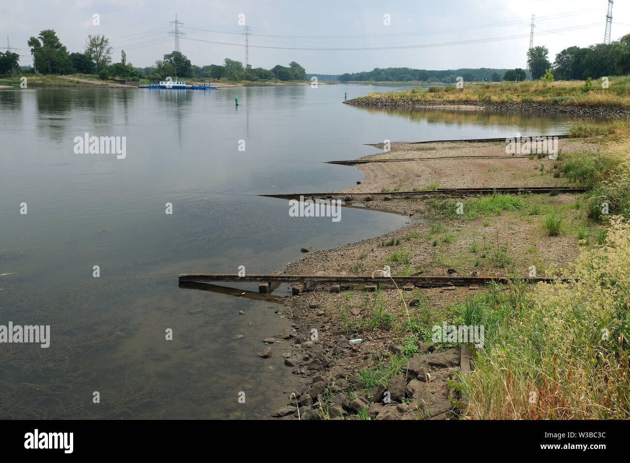Barby, Germany. 14th July, 2019. The low water level of the Elbe, here ...