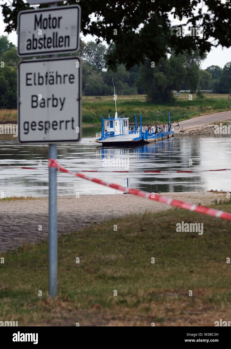 Barby, Germany. 14th July, 2019. The Elbe ferry near Barby can no ...