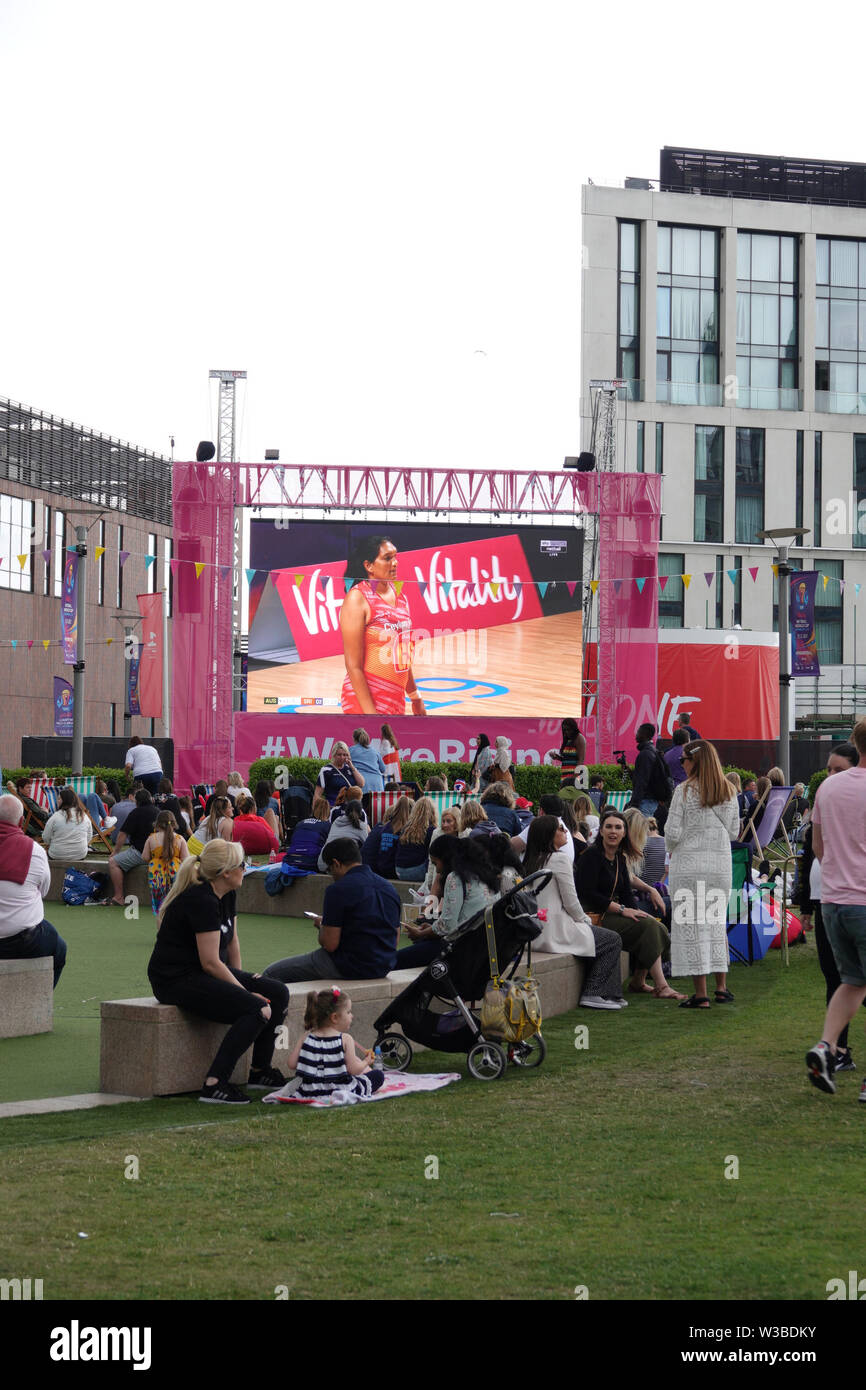 Netball fan park hi-res stock photography and images - Alamy