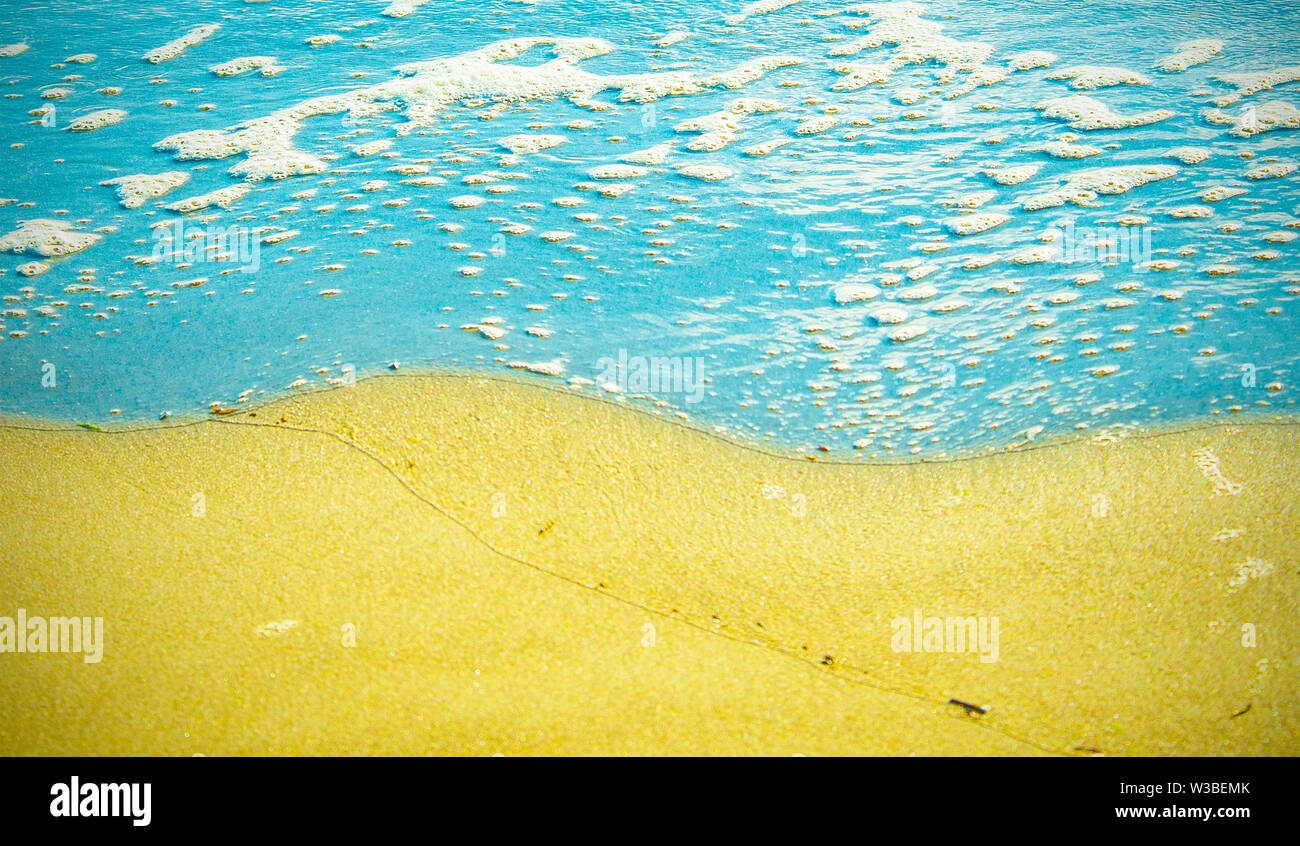 Beach wavy hi-res stock photography and images - Alamy