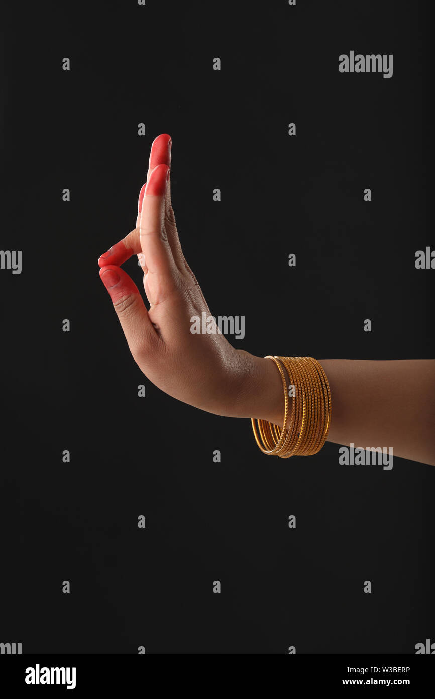 Bharatanatyam hand mudras hi-res stock photography and images - Alamy