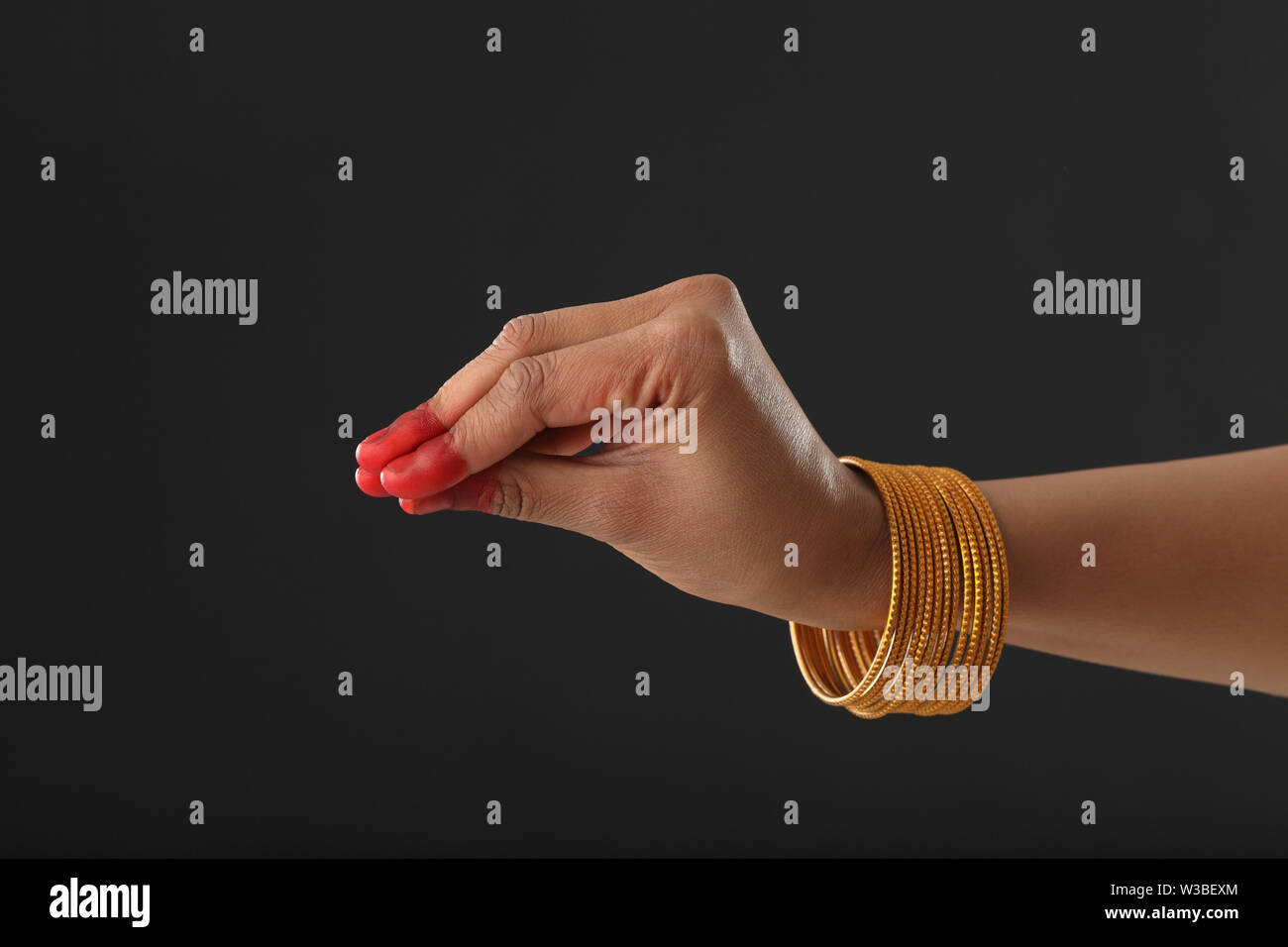 Indian woman performing mukula hasta of Bharatanatyam dance Stock Photo ...