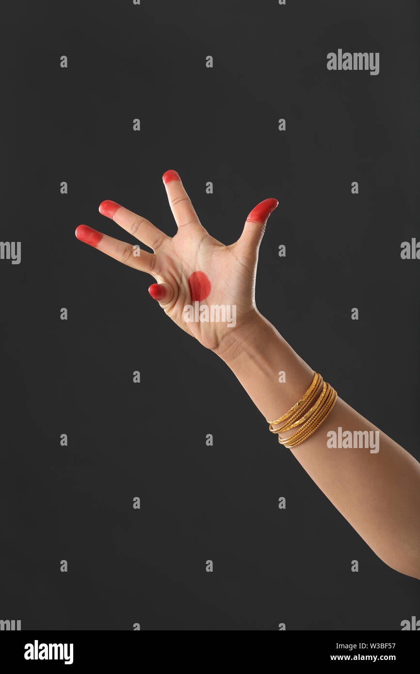 Indian woman performing alapadma hasta of Bharatanatyam dance Stock ...