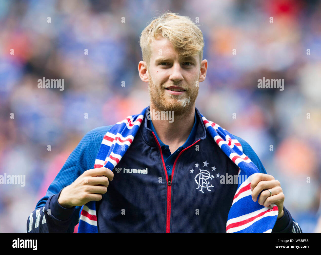 Signing filip helander hi-res stock photography and images - Alamy