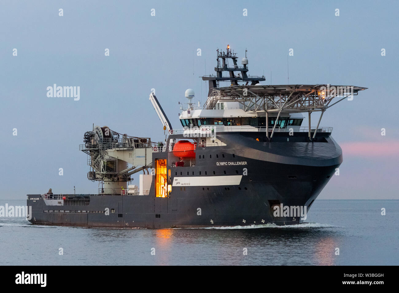 Offshore support vessel hi-res stock photography and images - Alamy