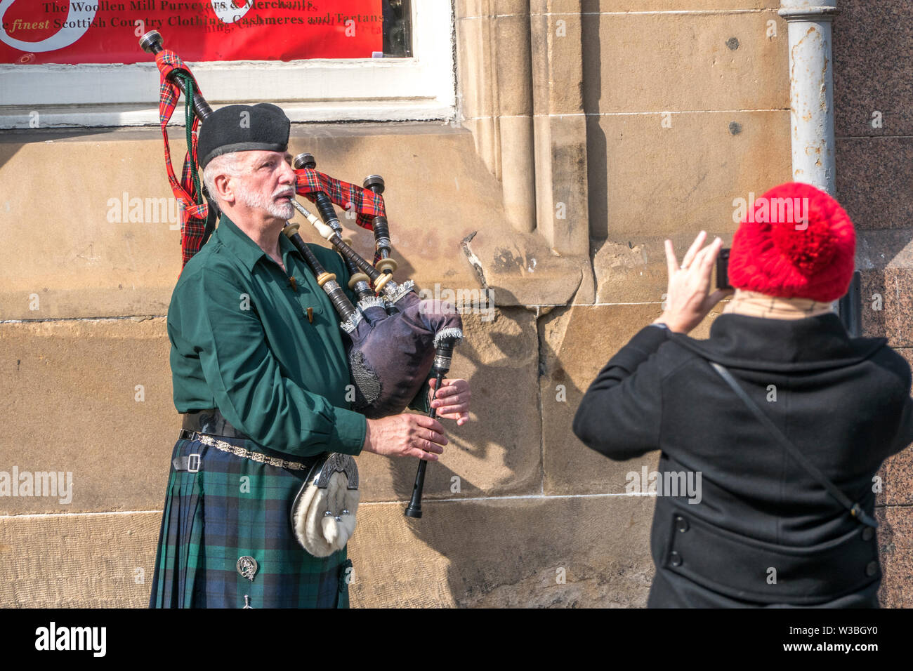 Man playing bagpipes in kilt hi-res stock photography and images - Alamy