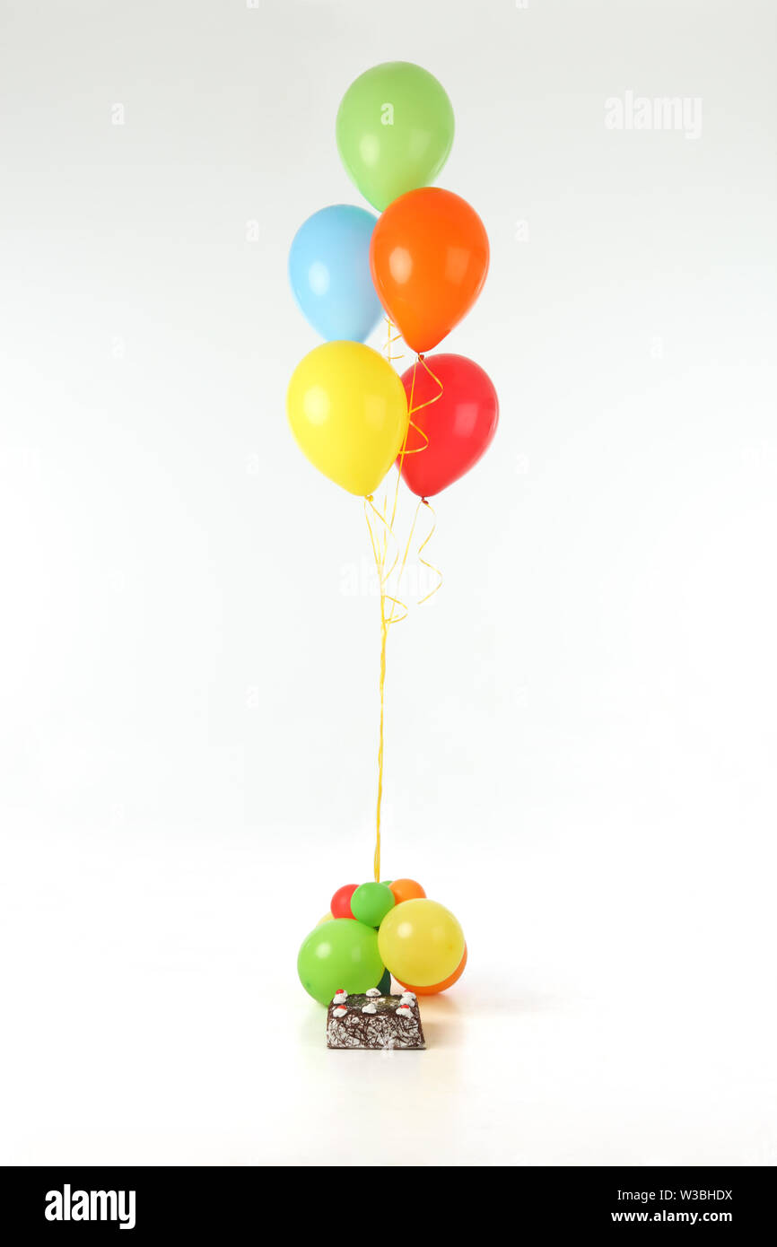 Yellow balloons cut out hi-res stock photography and images - Alamy