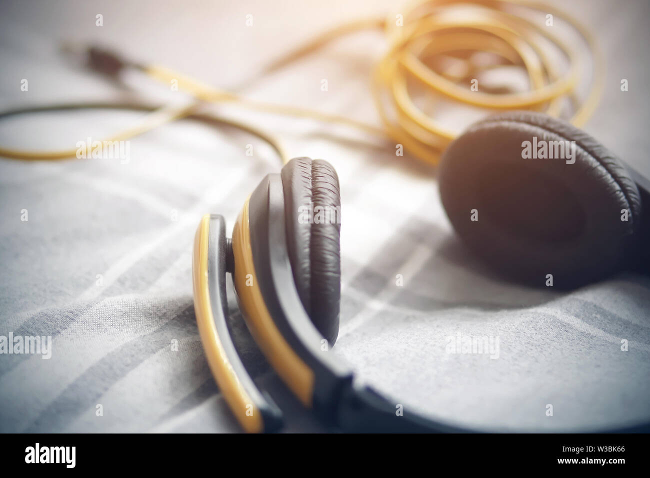Tangled headphones hi-res stock photography and images - Alamy