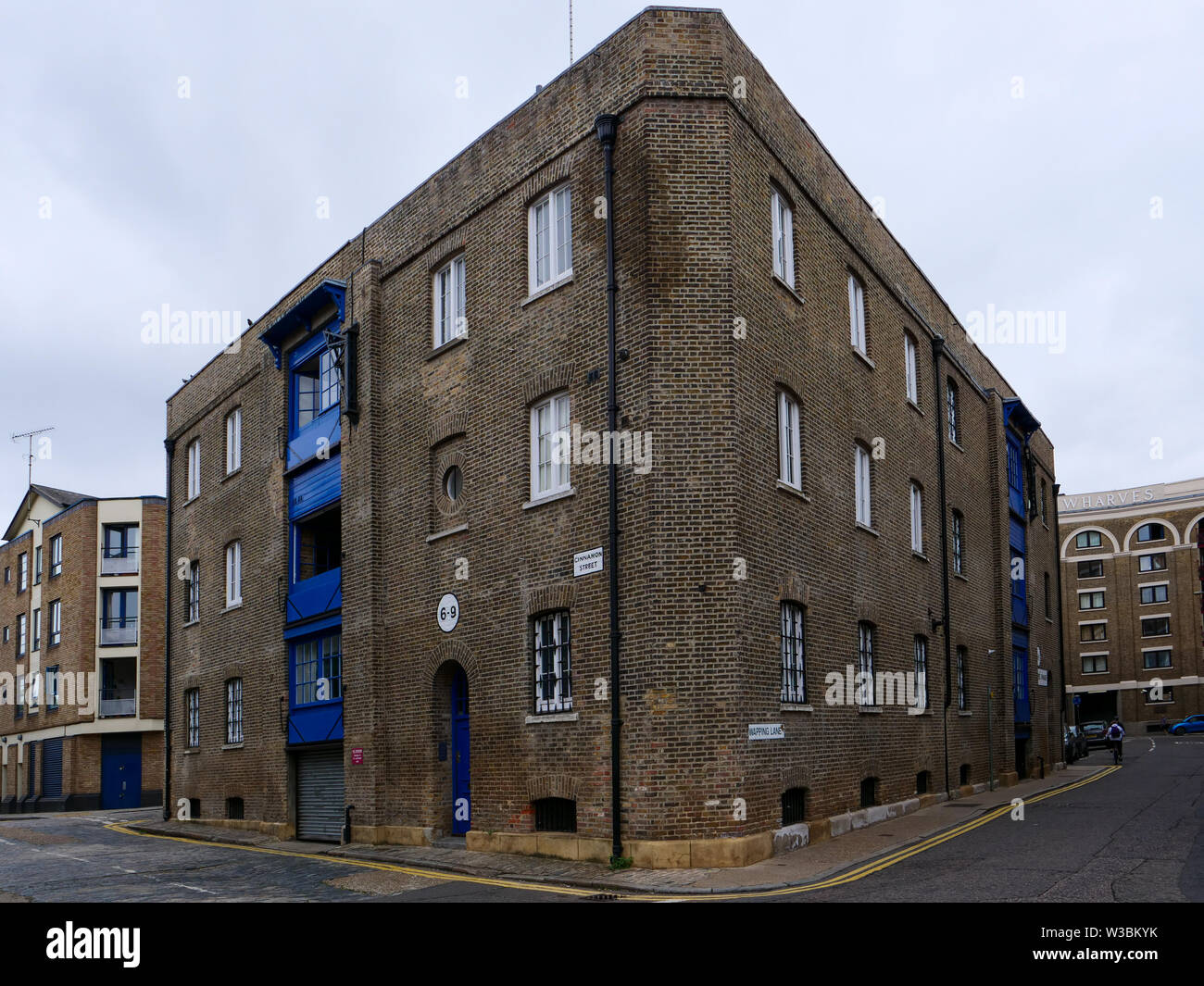 Wapping wharf development hi-res stock photography and images - Alamy