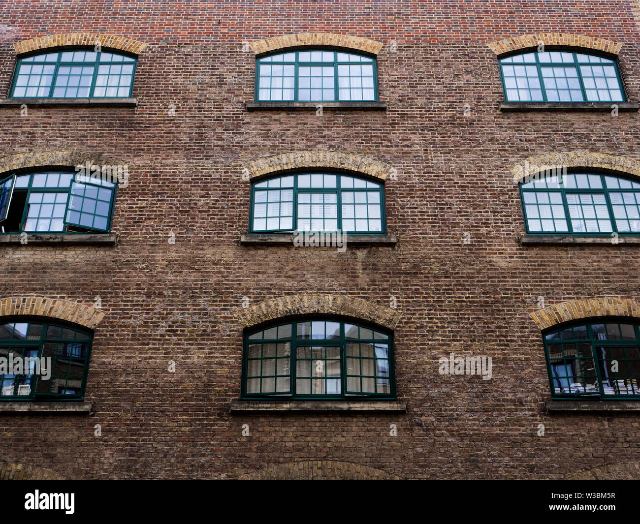 Wapping wharf development hi-res stock photography and images - Alamy