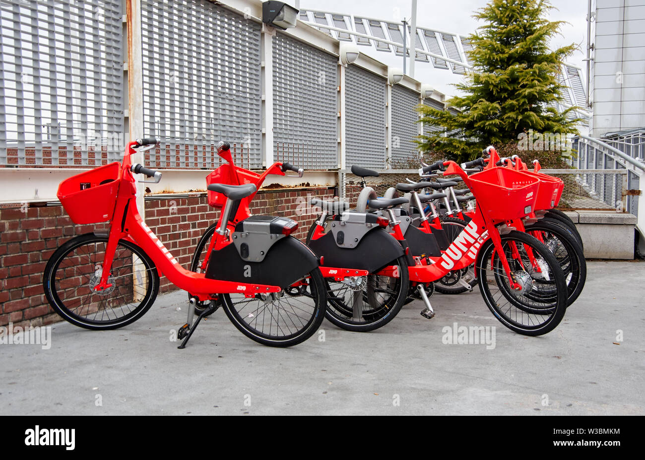 Rental bikes and scooters hi-res stock photography and images - Alamy