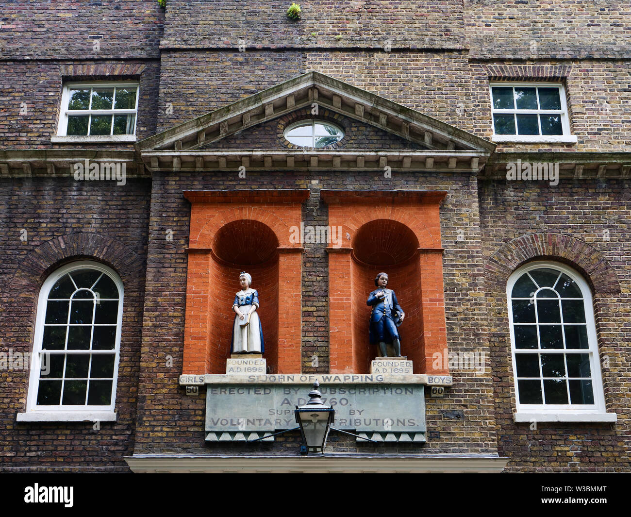 Wapping school hi-res stock photography and images - Alamy