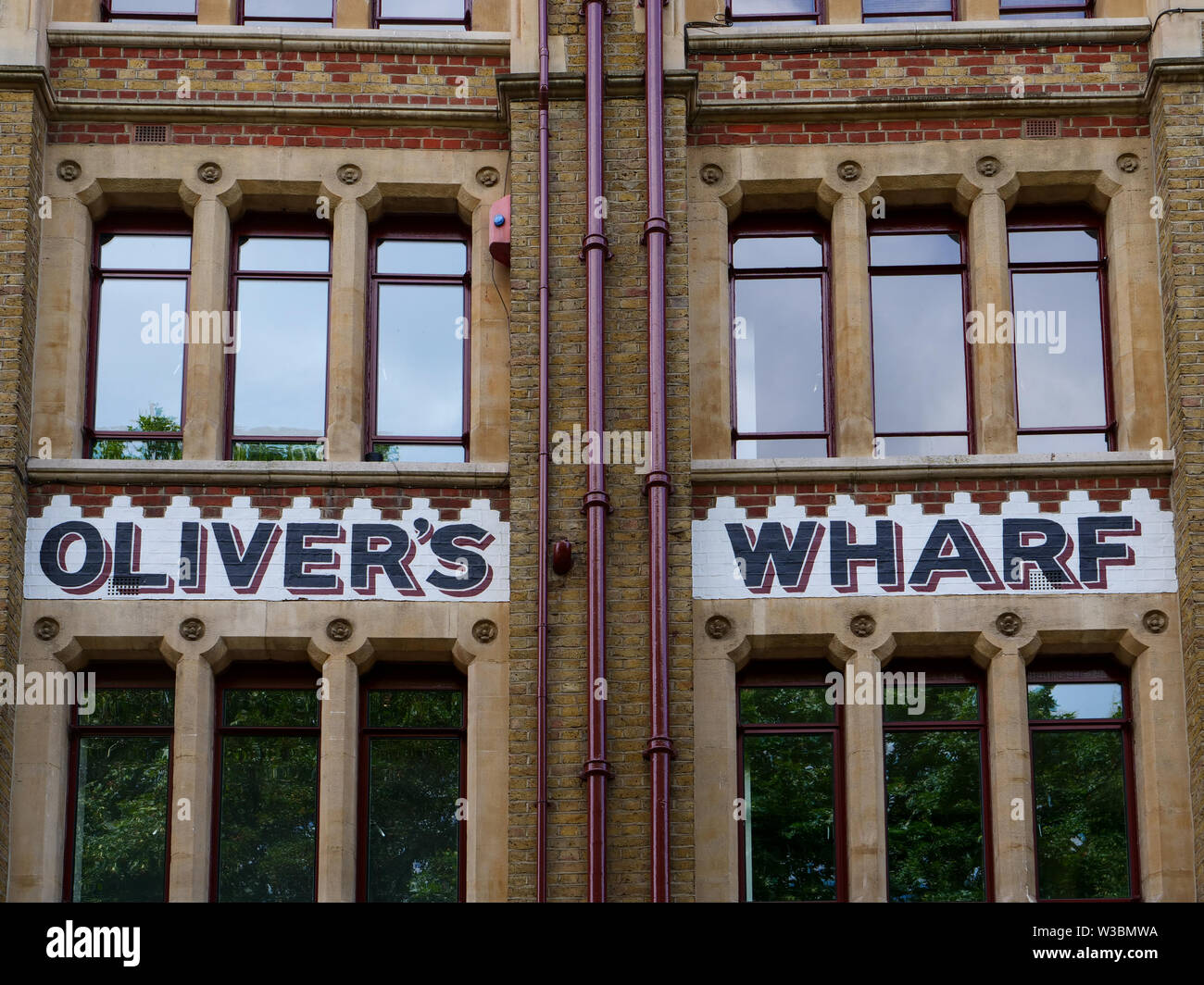 Wapping wharf development hi-res stock photography and images - Alamy