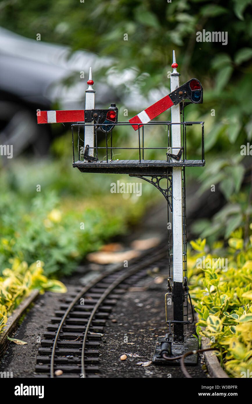 Model railway signals hi-res stock photography and images - Alamy