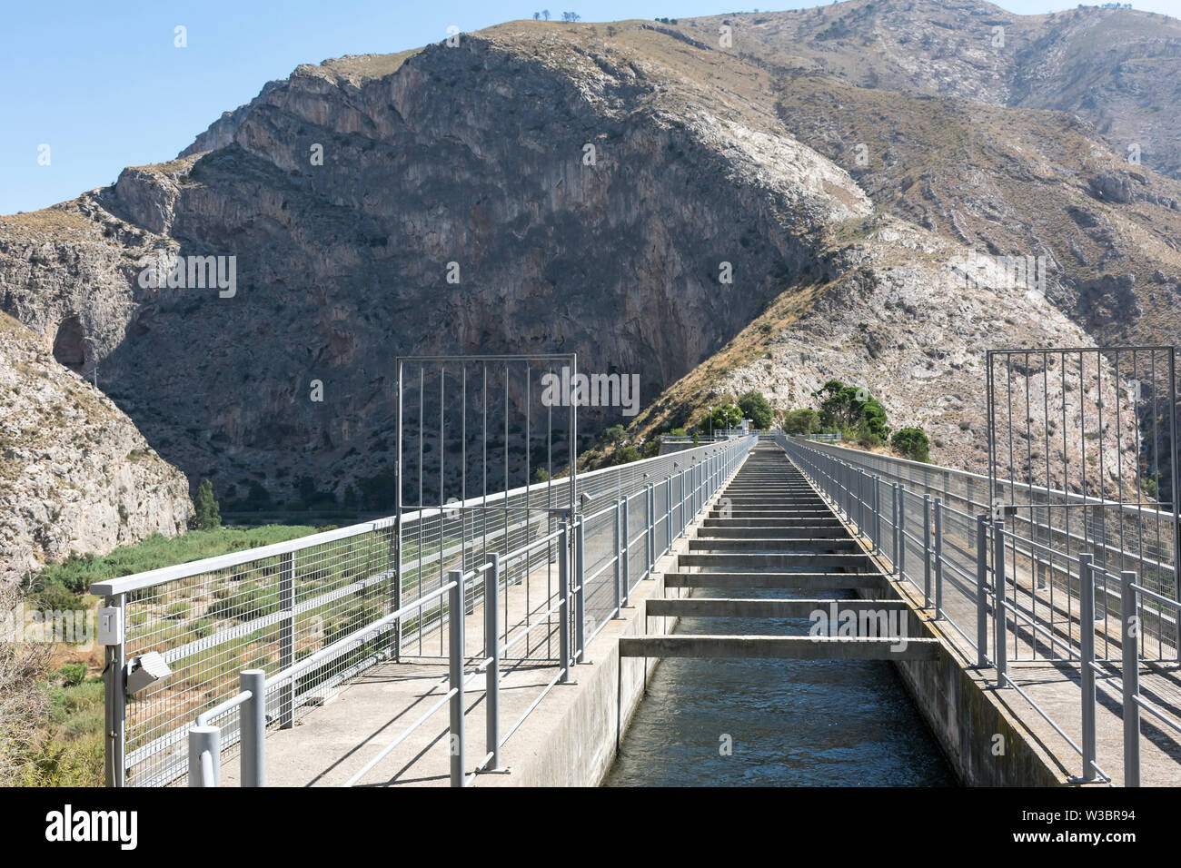 Aqueduct channel hi-res stock photography and images - Alamy