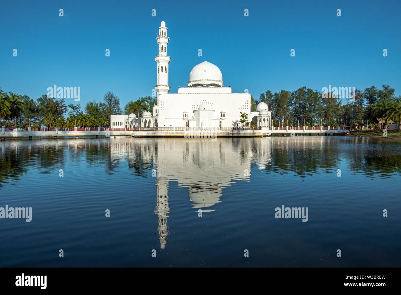 Floating Mosque in Kuala Terengganu, Malaysia Stock Photo - Alamy