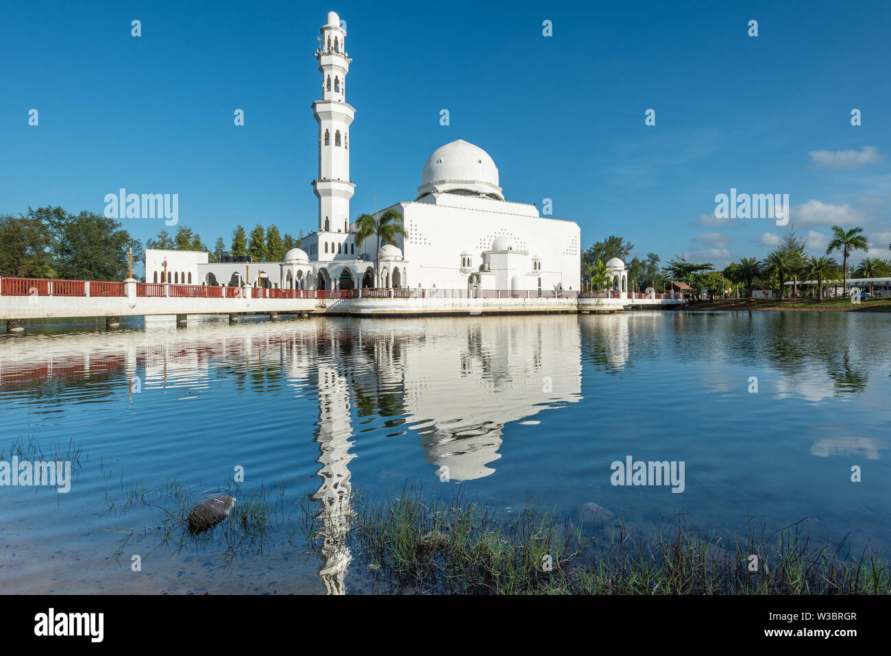 Floating Mosque in Kuala Terengganu, Malaysia Stock Photo - Alamy