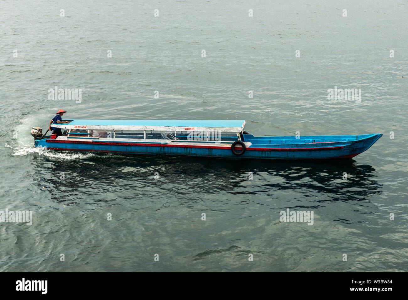 Man driving boat fast hi-res stock photography and images - Alamy