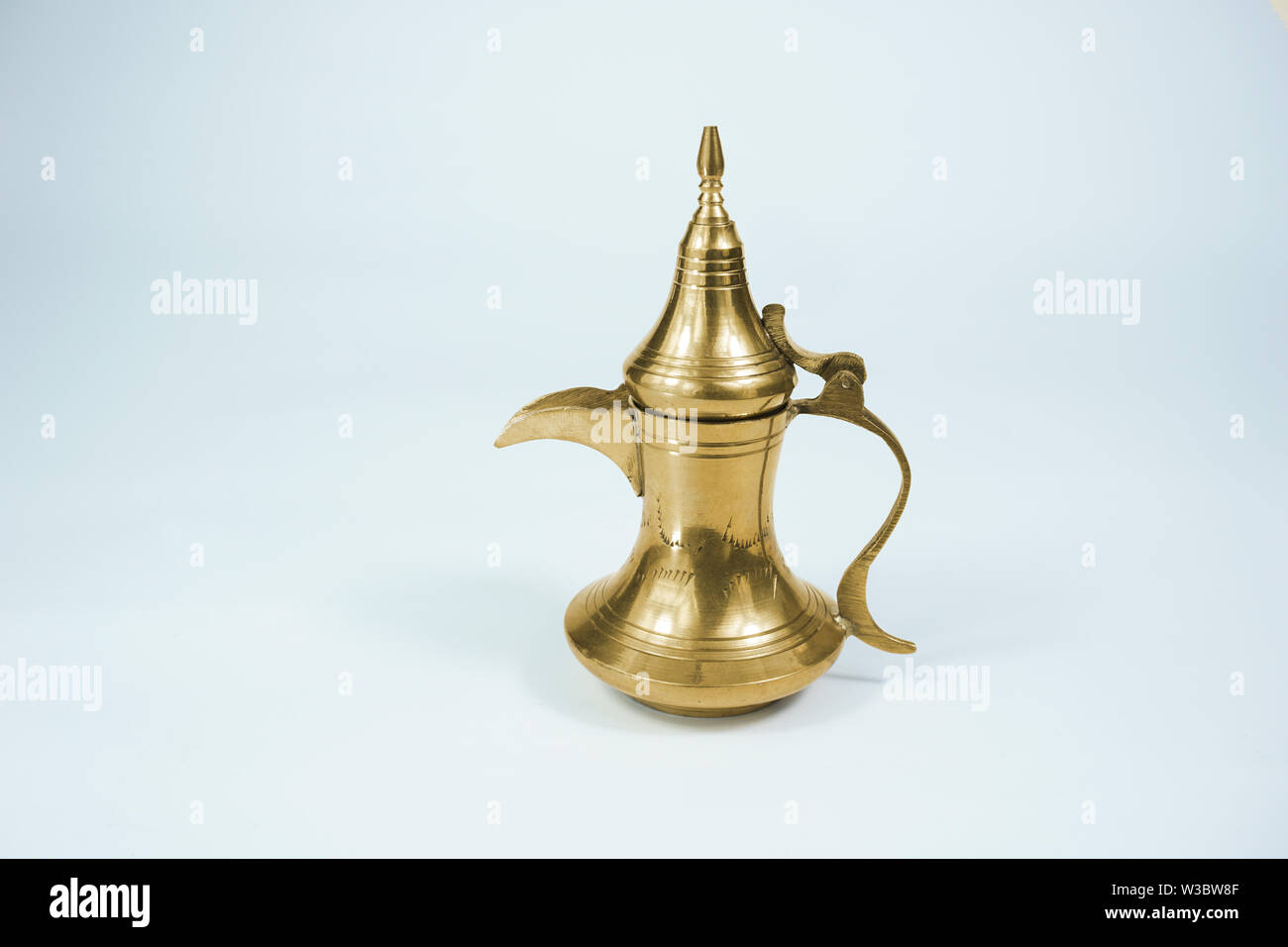 Arabian coffee pot hi-res stock photography and images - Alamy