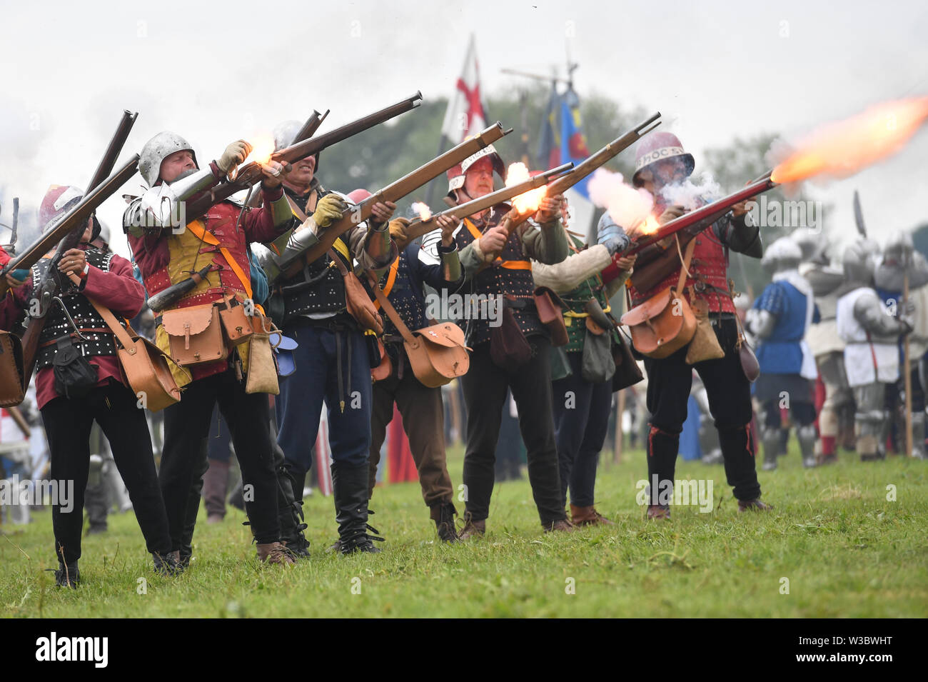 Medieval re-renactors stage a re-enactment of the Battle of Tewkesbury ...