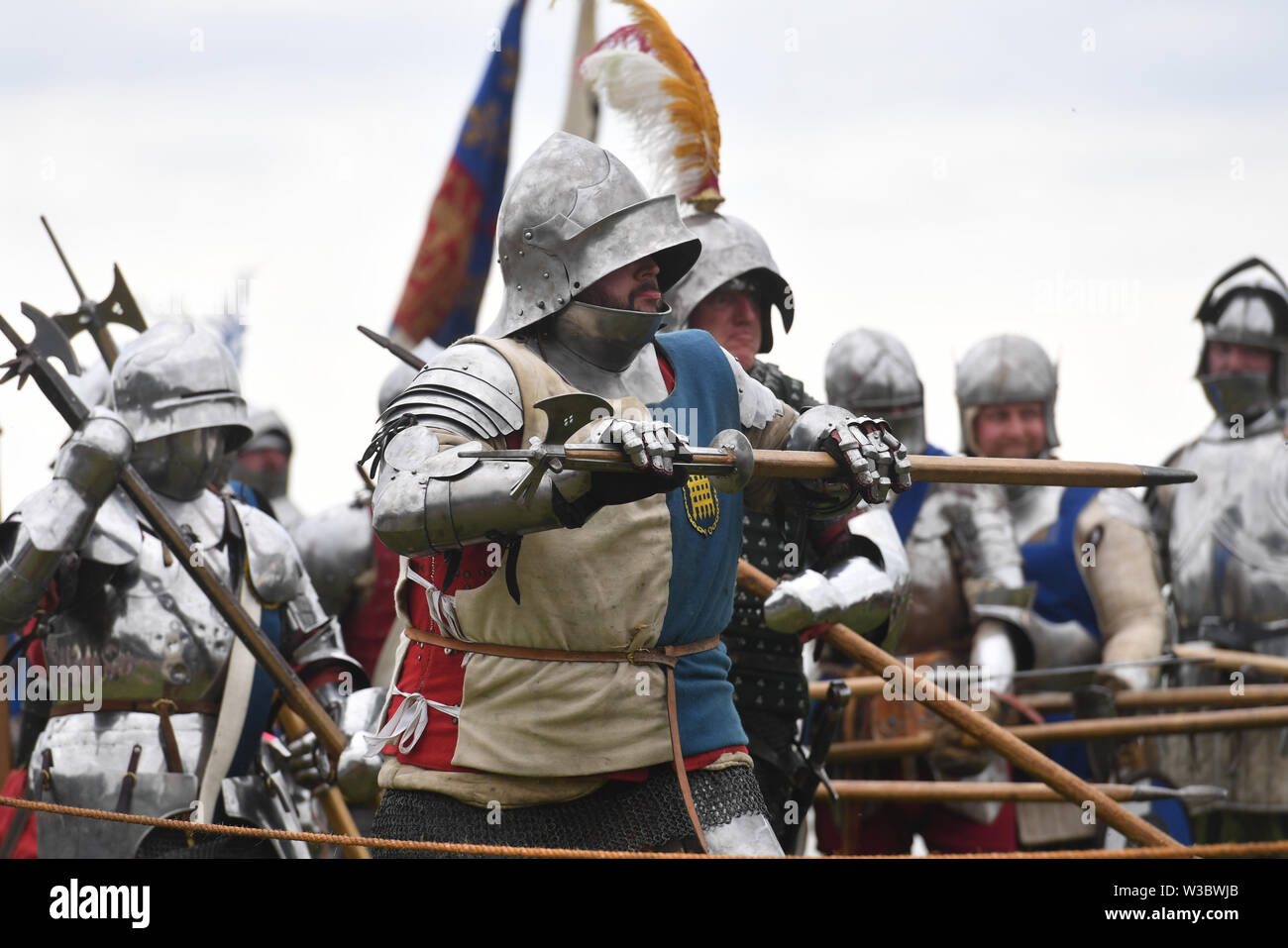 Medieval re-renactors stage a re-enactment of the Battle of Tewkesbury ...