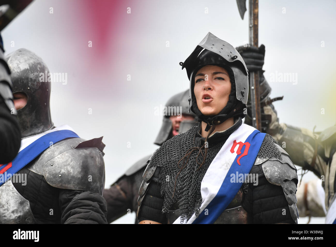 Medieval re-renactors stage a re-enactment of the Battle of Tewkesbury ...
