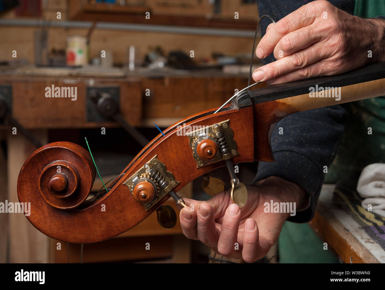 Luthier hi-res stock photography and images - Alamy