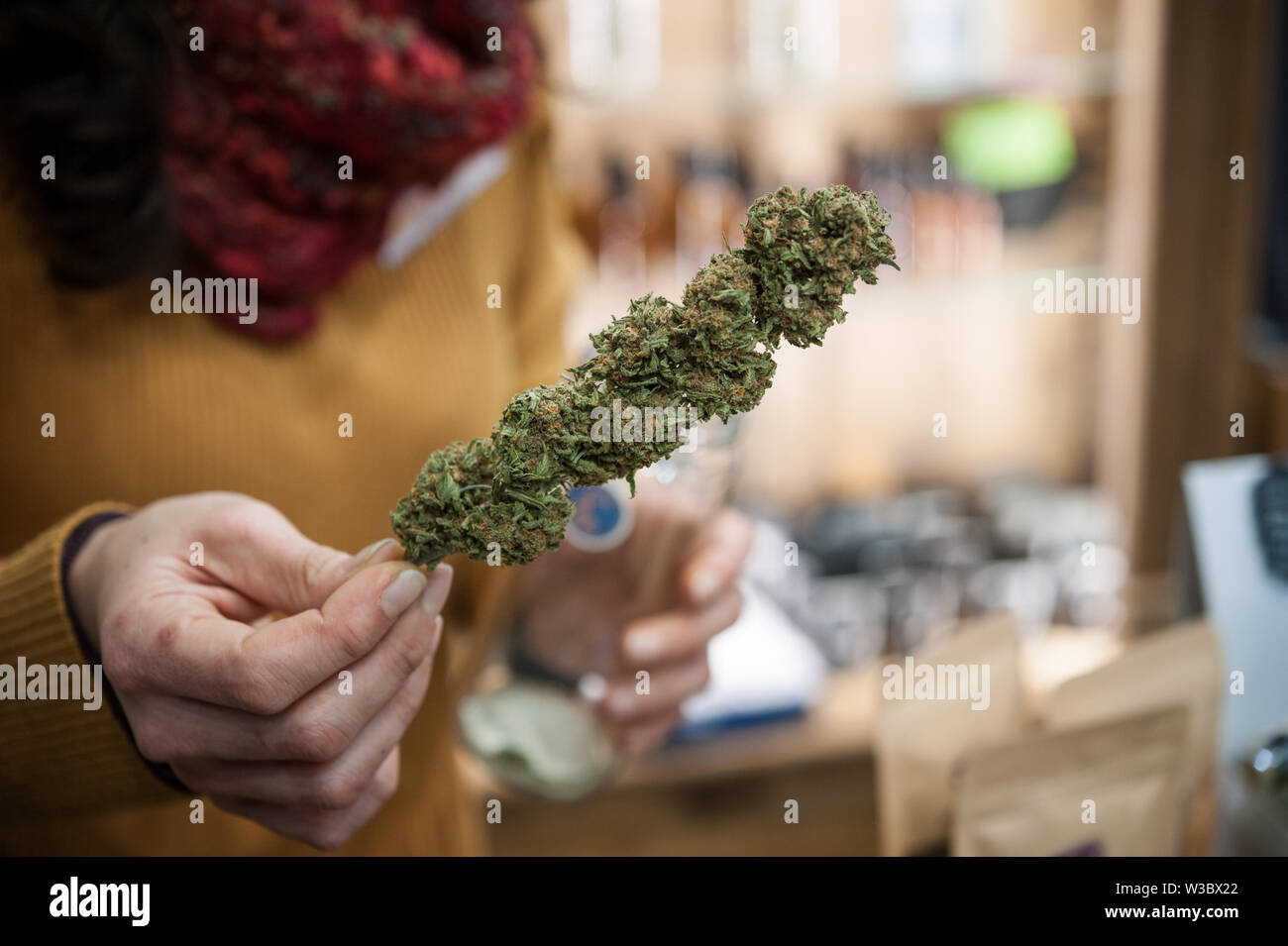 Abuse cannabis hi-res stock photography and images - Alamy